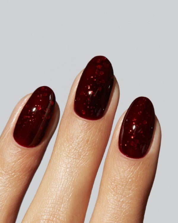 Festive and Elegant Christmas Nail Color Ideas • OhMeOhMy Blog